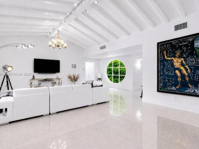 4 Br, 4 bath, Condo 2830 NE 56 Ct