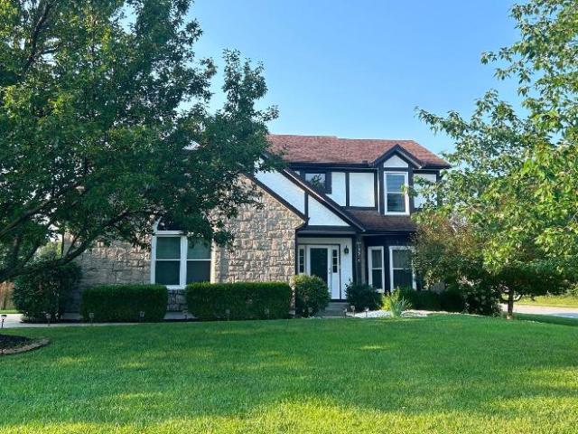 4 Br, 4 bath, Single Family 15317 Lowell Ave