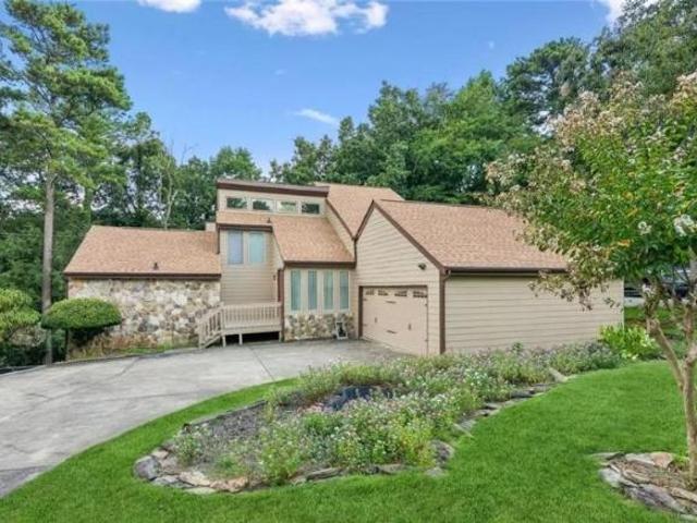 4 Br, 4 bath, Single Family 1616 Maple Ridge Dr