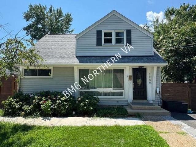 4 Br, 4 bath, Single Family 1909 Rollins Dr