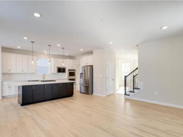 4 Br, 4 bath, Single Family 10810 Meridian Hill Way
