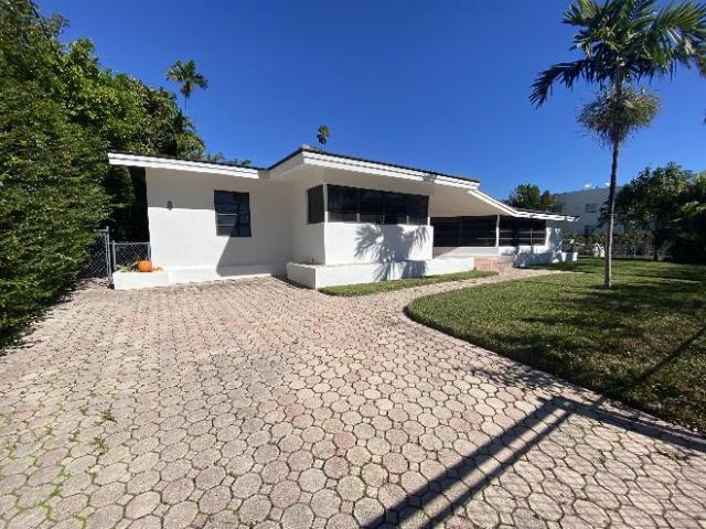 4 Br, 4 bath, Single Family 1101 Bay Drive