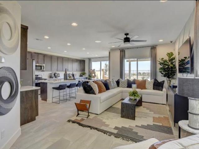 4 Br, 4 bath, Single Family 1111 Blue Diamond/Grand Canyon