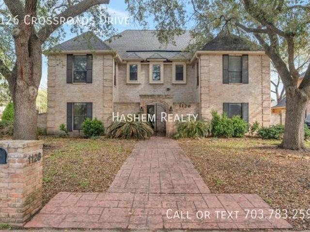 4 Br, 4 bath, Single Family 1126 Crossroads Drive