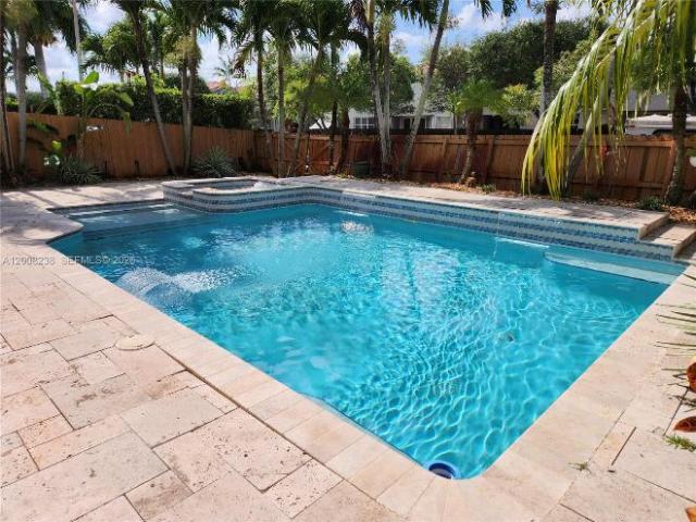 4 Br, 4 bath, Single Family 11480 NW 82th Terrace
