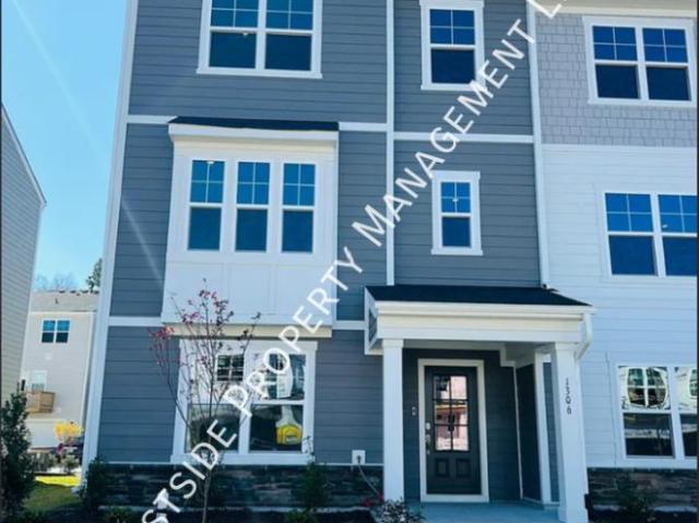 4 Br, 4 bath, Single Family 1306 Rosepine Dr