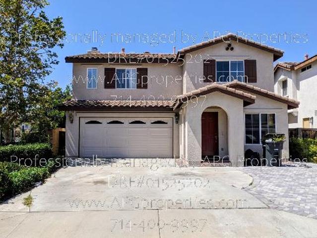4 Br, 4 bath, Single Family 2439 N Cameo Ct