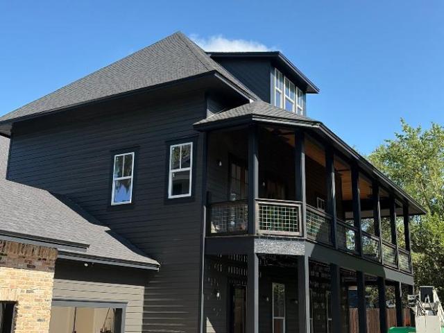 4 Br, 4 bath, Single Family 296 NW 12th Ave
