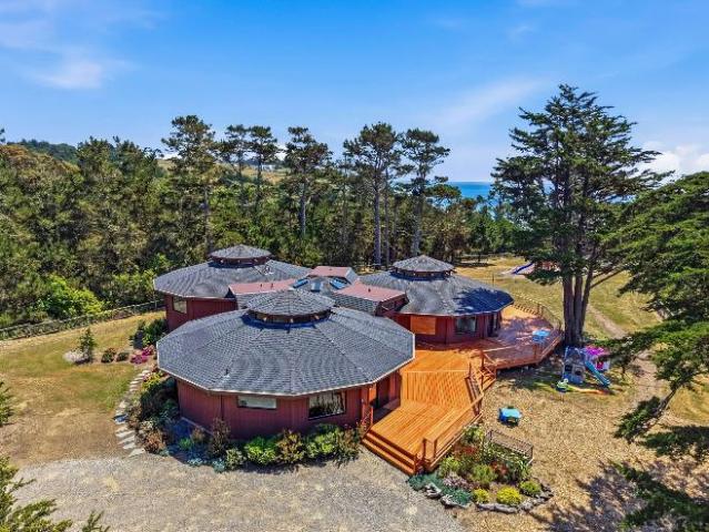 4 Br, 4 bath, Single Family 20165 Cabrillo Hwy S