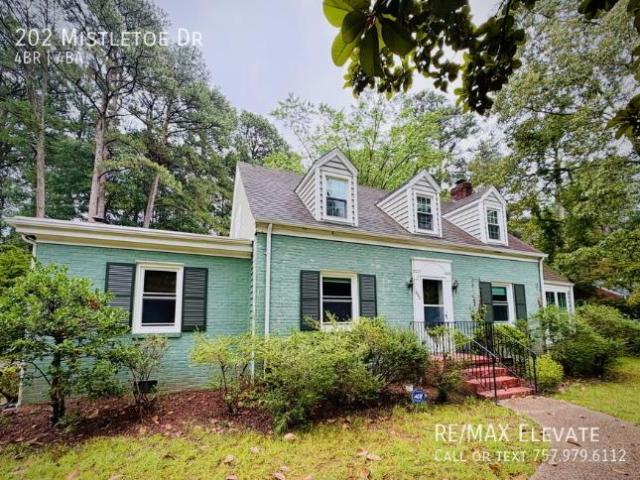 4 Br, 4 bath, Single Family 202 Mistletoe Dr