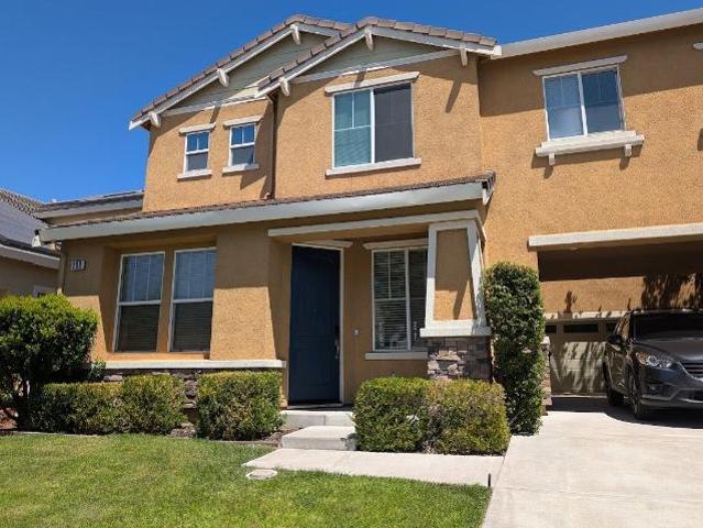 4 Br, 4 bath, Single Family 208 Yellow Rose Circle