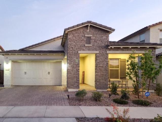4 Br, 4 bath, Single Family 20917 E Reins Rd