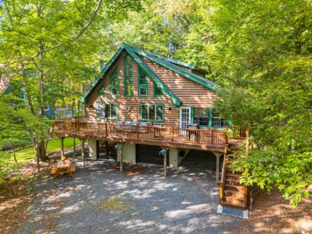 4 Br, 4 bath, Single Family 2174 Lakeview Dr E