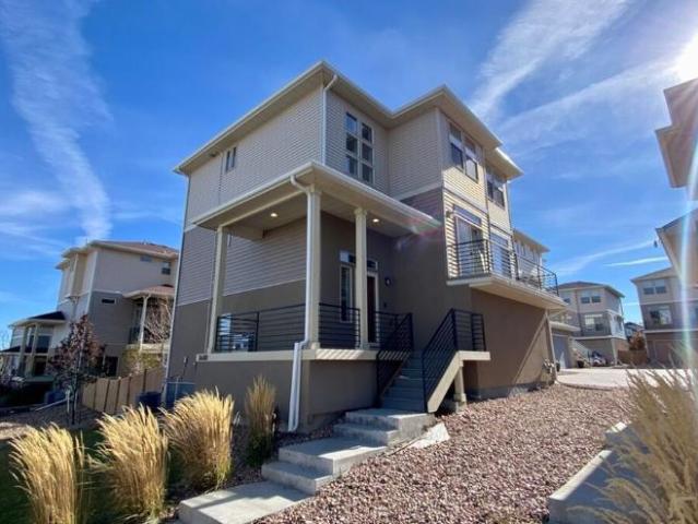 4 Br, 4 bath, Single Family 3688 Celestial Ave