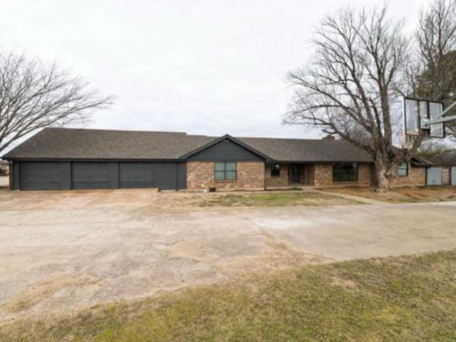 4 Br, 4 bath, Single Family 3193 E Highway 114