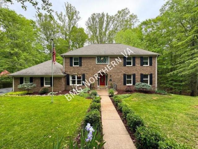 4 Br, 4 bath, Single Family 4800 Occoquan Overlook