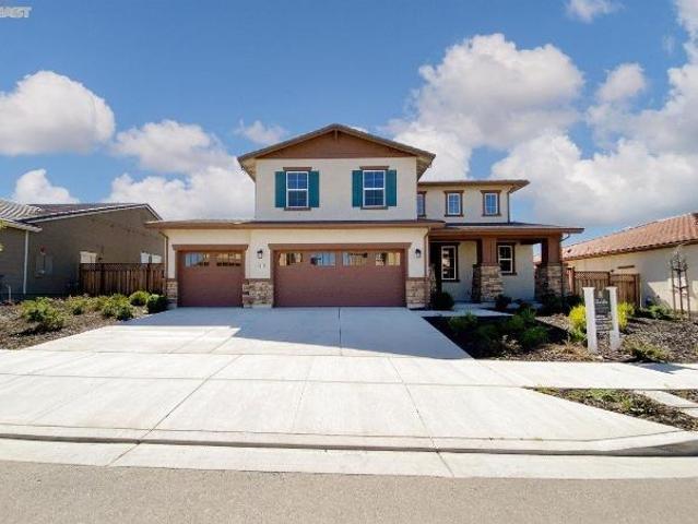 4 Br, 4 bath, Single Family 5517 Pinnacle View Way