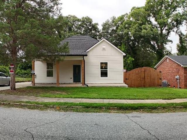 4 Br, 4 bath, Single Family 501 N Center Street