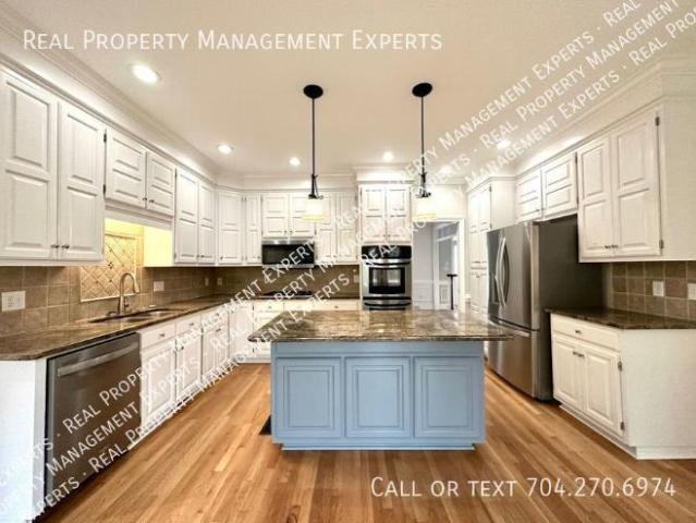 4 Br, 4 bath, Single Family 640 Barington Pl