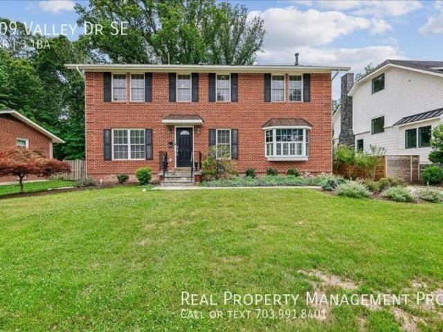 4 Br, 4 bath, Single Family 609 Valley Dr SE