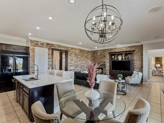 4 Br, 4 bath, Single Family 7 Braelinn Dr