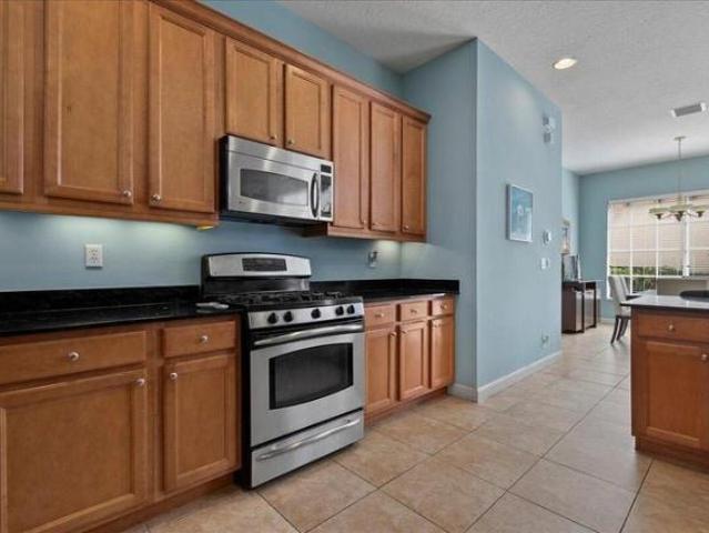 4 Br, 4 bath, Single Family 82 Stoney Drive