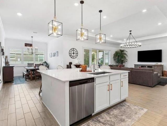4 Br, 4 bath, Single Family 962 Castaway Court