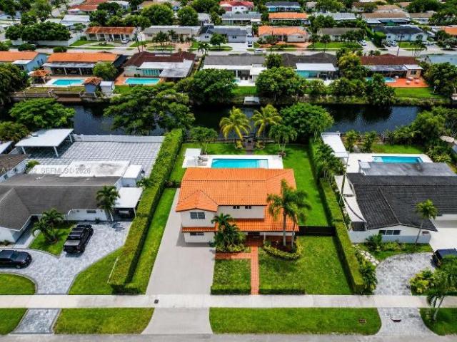 4 Br, 4 bath, Single Family 9780 SW 19th St
