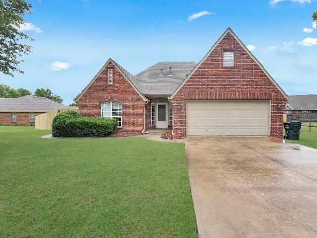 4 Br, 4 bath, Single Family 9802 N 102nd Ave E