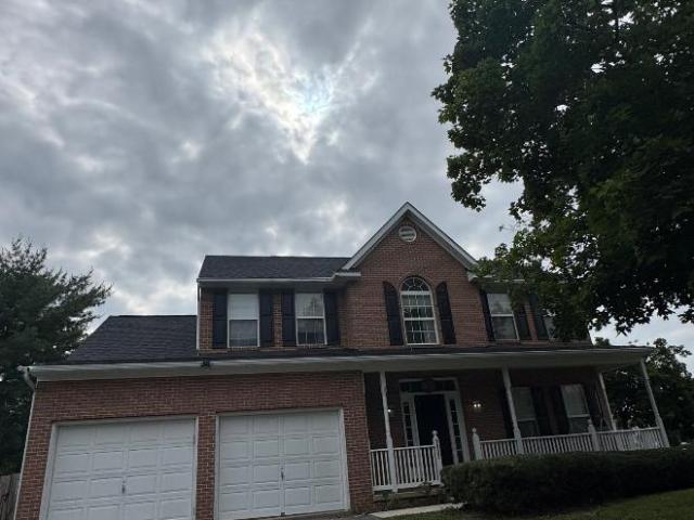 4 Br, 4 bath, Single Family 9832 Olivewood Dr