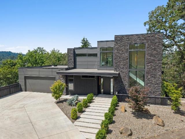 4 Br, 4 bath, Single Family 985 Se Rimrock Lane