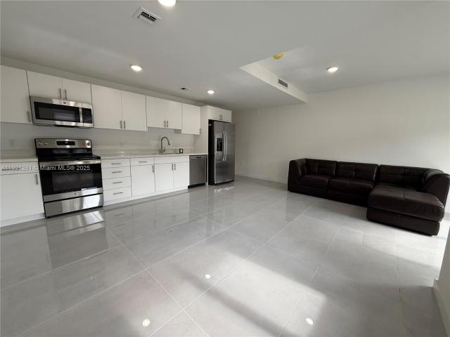 4 BR, 4 BA Apartment 14571 Southwest 261st Street, Homestead, FL 33032