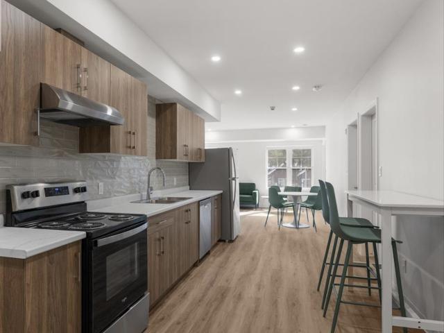 4 BR, 4 BA Apartment 185 Randolph Ave, Windsor, ON N9B 2T4