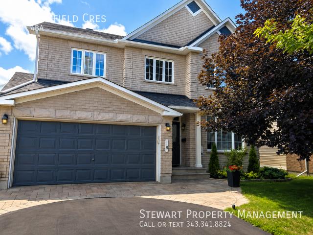 4 BR, 4 BA Apartment 19 Farmfield Cres, Ottawa, ON K2M 2S9