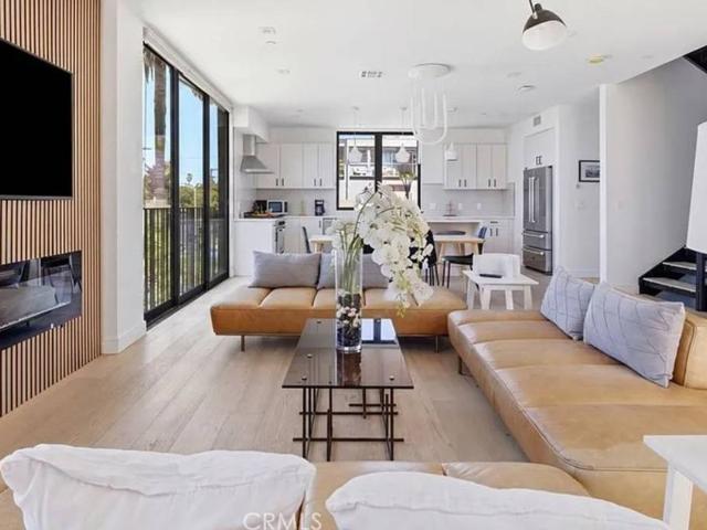 4 BR, 4 BA Apartment 2432 Penmar Ave, Venice, CA 90291