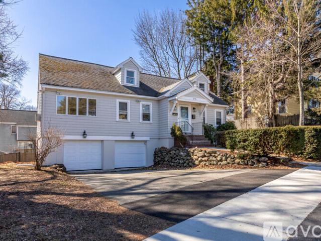 4 BR, 4 BA Apartment 270 Cross St, Winchester, MA 01890