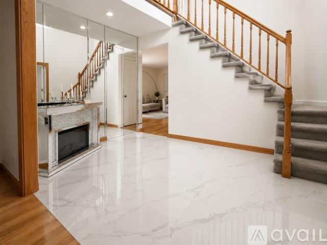 4 BR, 4 BA Apartment 328 Woodside Drive, Bloomingdale, IL 60108