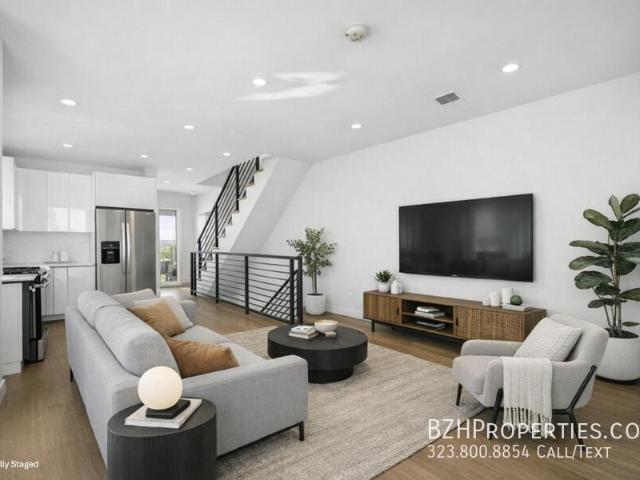4 BR, 4 BA Apartment 4523 1/2 St Elmo Dr, Los Angeles, CA 90019