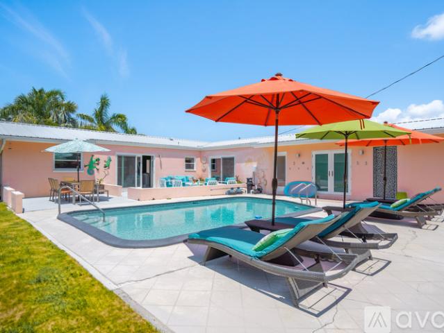 4 BR, 4 BA Apartment 4056 38th Way S, St. Petersburg, FL 33711