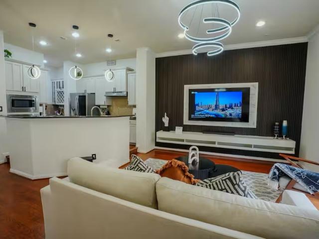 4 BR, 4 BA Apartment 5625 Dolores Street, Houston, TX 77057