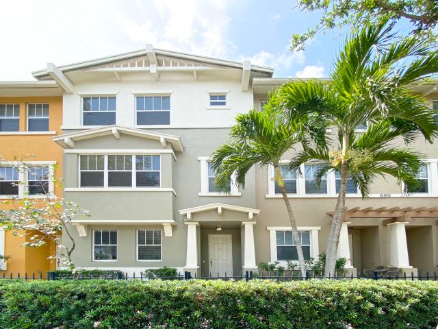 4 BR, 4 BA Apartment 690 Amador Lane, West Palm Beach, FL 33401