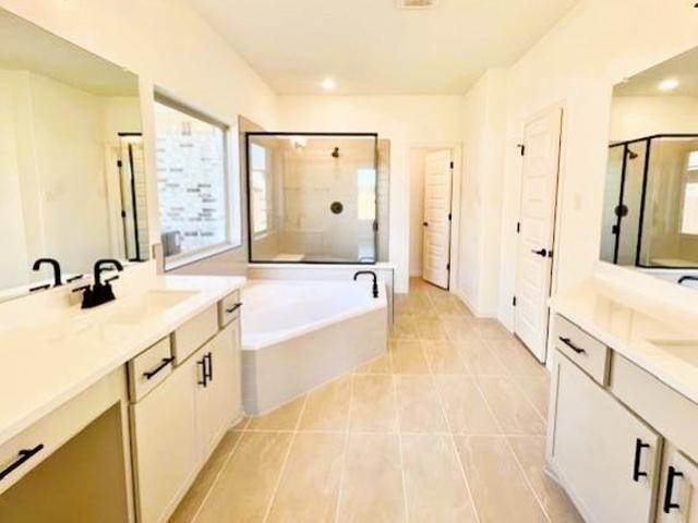 4 BR, 4 BA Apartment 608 Breeze Hollow Lane, Georgetown, TX 78628