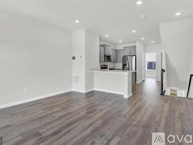 4 BR, 4 BA Apartment 723 Courier Lane, Unit 723 Courier Ln, Frederick, MD 21701