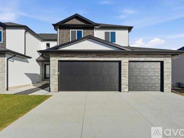 4 BR, 4 BA Apartment 8920 Peregrine Rd, Lincoln, NE 68505