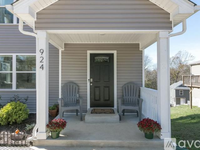4 BR, 4 BA Apartment 924 E Happy Hollow Dr, Clarksville, TN 37040