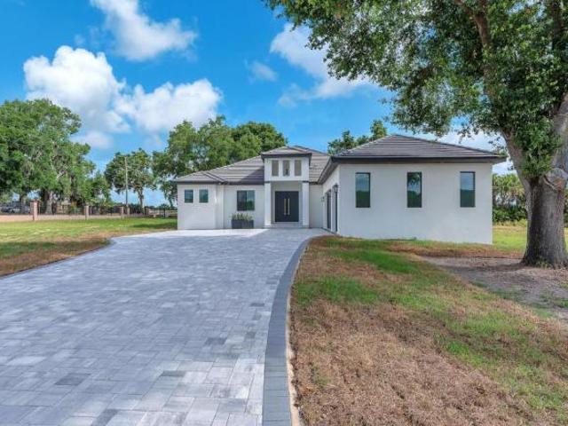 4 Br, 5 bath, Single Family 11921 Fort King Hwy