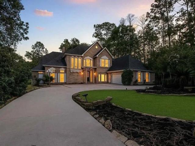 4 Br, 5 bath, Single Family 3230 Lake Island Dr