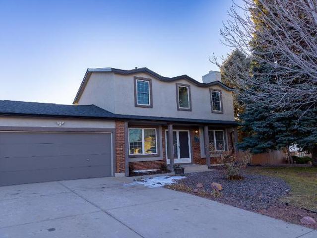 4 Br, 5 bath, Single Family 7611 Safari Circle
