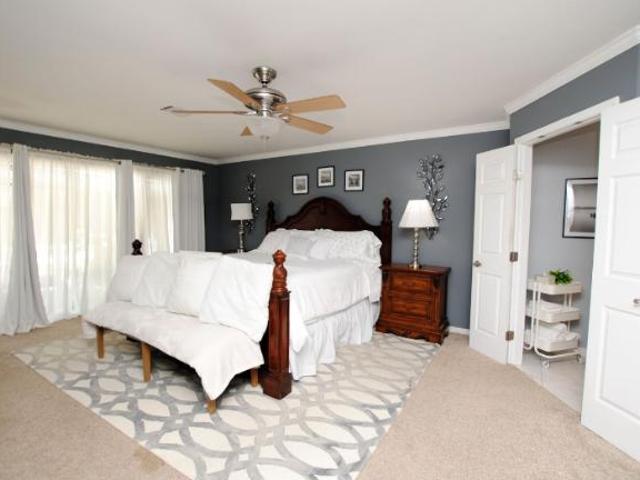 4 Br, 5 bath, Single Family 719 Park Knoll Ln