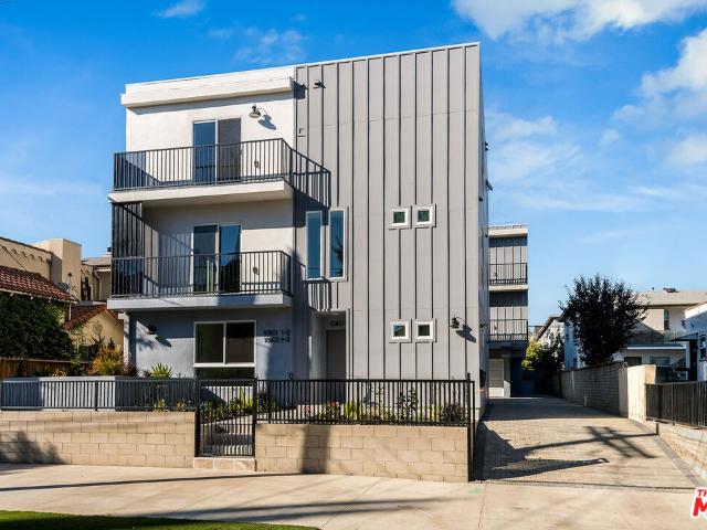 4 BR, 5 BA Apartment 10803 2 Kling Street, Toluca Lake, CA 91602